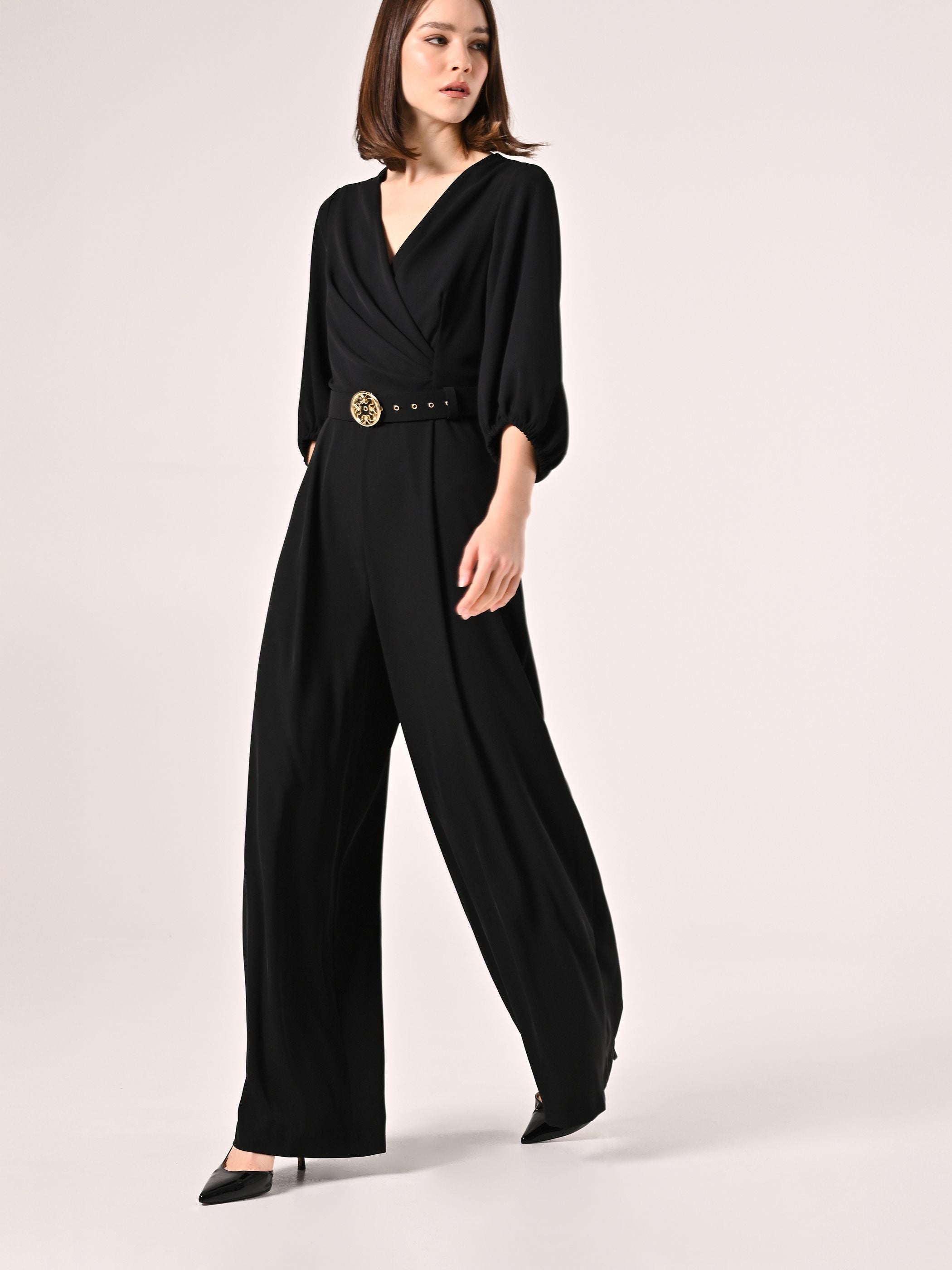 Mono negro con cinturón y monograma – Rinascimento